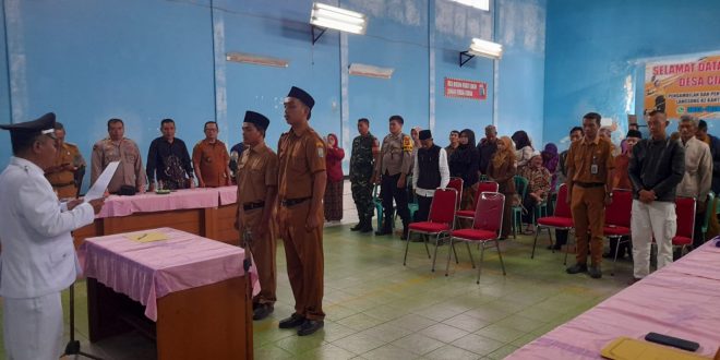Polsek Cipaku Kawal Pelantikan Dua Kepala Kewilayahan Desa Ciakar ...